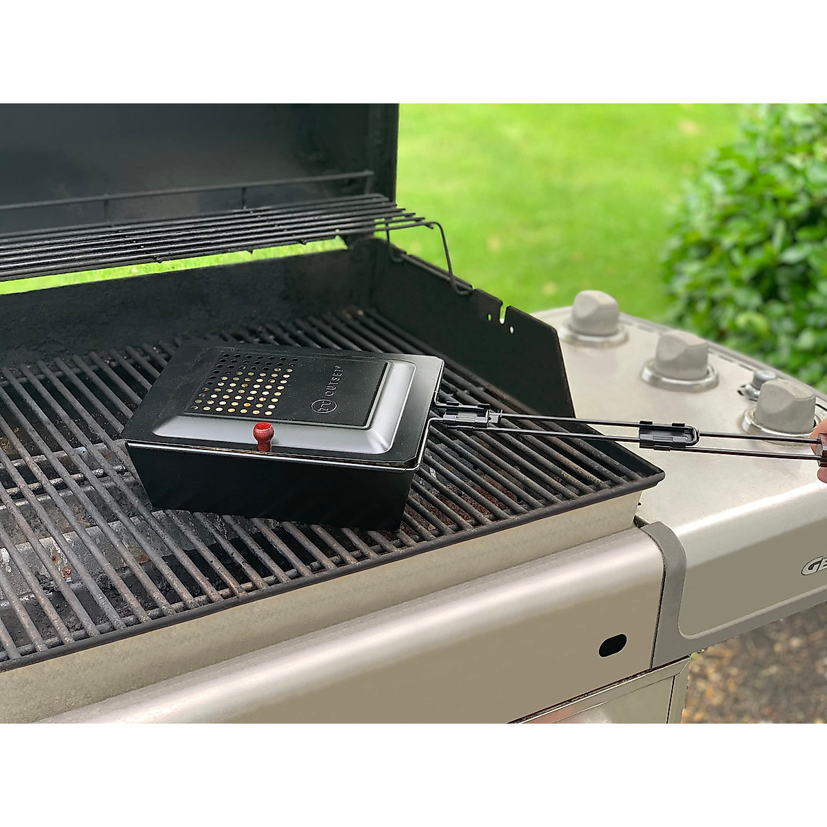 Outset Grill Pop, Non-Stick Popcorn Tray With Removable Handle