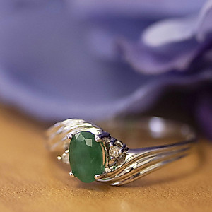 Direct-Jewelry 10k White Gold Oval Emerald And Diamond Ring (Size 8)