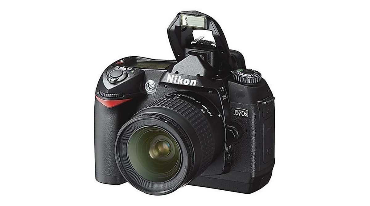 Nikon D70S Digital SLR Camera Kit with Dual Lenses