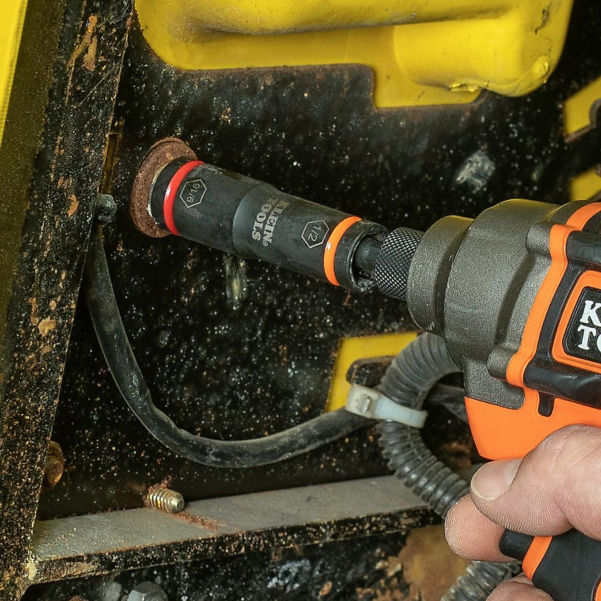 Klein Tools 66077 Impact Driver Flip Socket, 7/16- and 3/8-Inch Sizes, Use with Klein Tools Compact Impact Wrenches BAT20CW, BAT20CW1