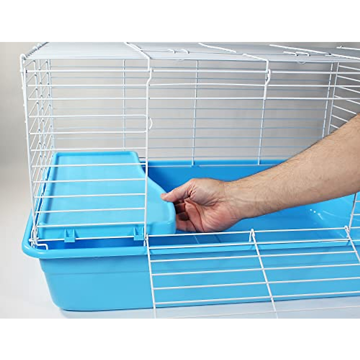 PENN-PLAX Multi-Level Small Animal Cage – Includes Ramp and Elevated Resting Platform – Great for Guinea Pigs, Chinchillas, Ferrets, Rabbits, and More – Blue & White