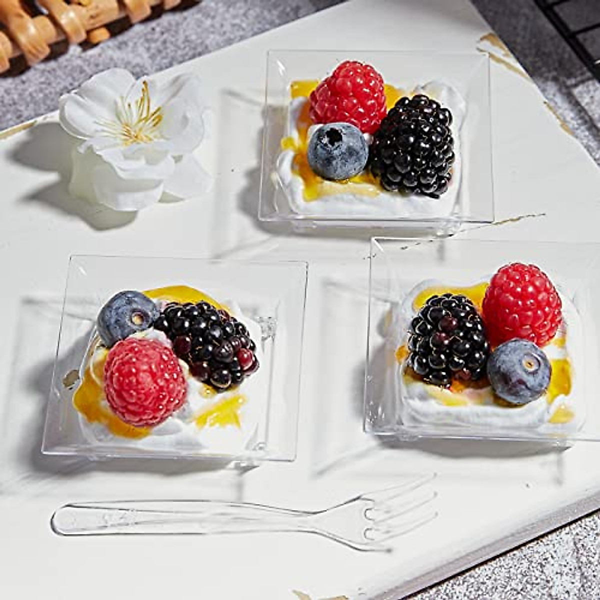 Zezzxu 100 Pack 1 oz Mini Dessert Plates with Spoons Reusable Plastic Appetizer Trays Square Small Party Serving Bowls for Trifle, Cheesecake, Chocolate Truffles, Ice cream