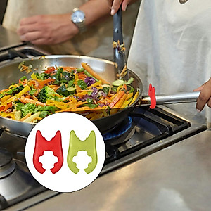 2pcs Spoon Pot Pan Holder, Silicone Pot Side Clamp Clip Spoon Rest for Stove Top Wok Spatula Cooking Utensil Holder Devil Spatula Bracket Clips on Kitchen Gift Gadgets Accessories(Green, Red)