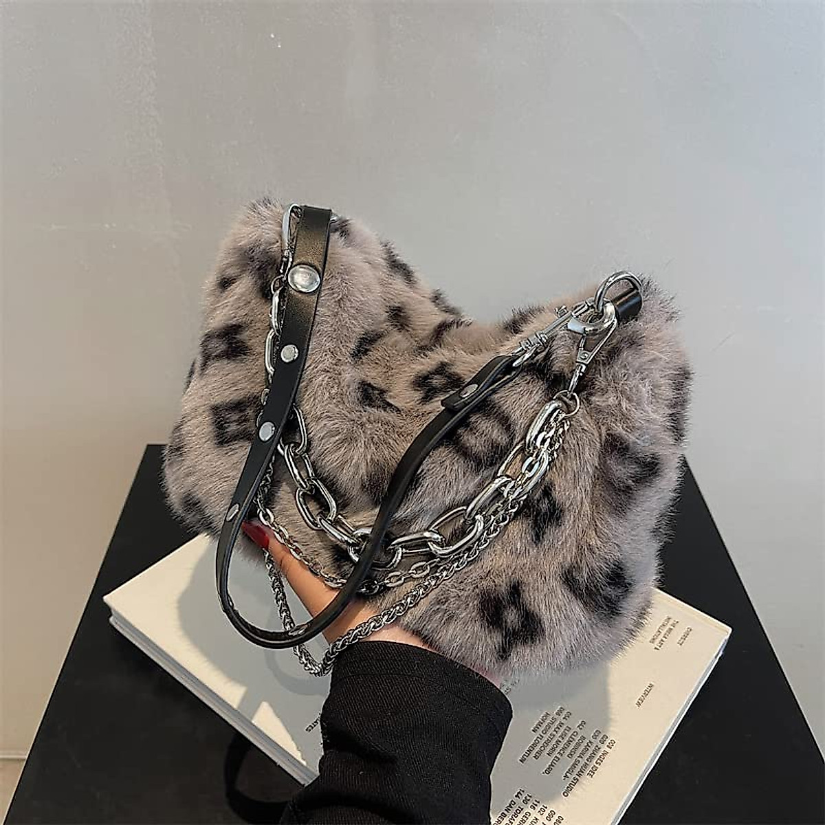 2022 New Leopard Print Plush Shoulder Cross-body Bag Fashion Chain One-shoulder Armpit Tote Y2K Purse Hobo Bag (Beige)