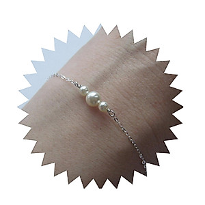 Yheakne Boho Pearl Bracelet Silver Three Pearl Chain Bracelet Freshwater Pearl Bracelet Everyday Bracelet Minimalist Hand Chain Jewelry for Women and Girls Bridesmaid Gifts