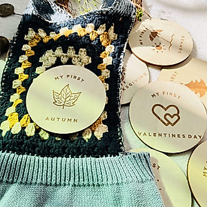 Zenkeeper 9 Pcs Baby Milestone Plaques Milestone Discs Wooden Milestone Cards Laser Cut and Engraved, Holiday Milestone Plaques Signs for Baby