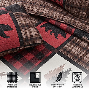 Great Bay Home Lodge Bedspread King Size Quilt with 2 Shams. Cabin 3-Piece Reversible All Season Quilt Set. Rustic Quilt Coverlet Bed Set. Stonehurst Collection. (Red/Black)