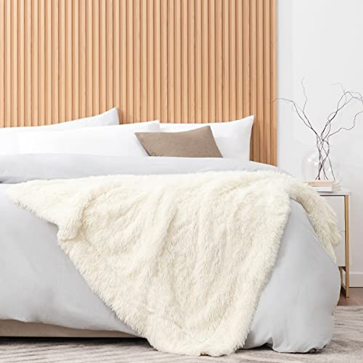 Dreamcountry Soft Faux Fur Throw Blanket 50x60 Inches Cozy Sherpa Fleece Blanket Comfy Shaggy Fuzzy Blanket Fluffy Throw Blankets for Couch and Bed Lightweight Decorative Blanket Beige