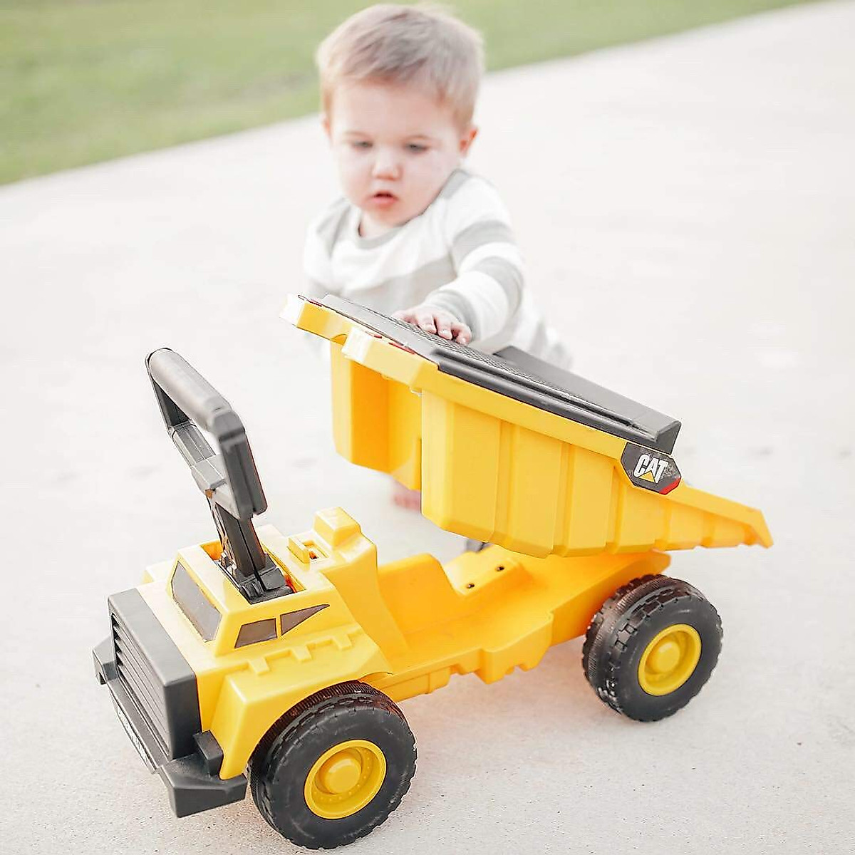 CAT Shovel and Sift Dump Truck Ride-On Toy for Kids and Children Ages 1-3 Years Old, Featuring Realistic Job Site Sounds and Removable Sifter and Shovel, Yellow/Black, by Kid Trax
