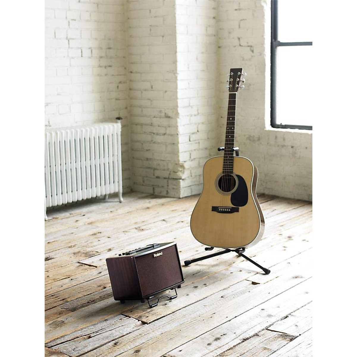 Roland AC-33 Acoustic Chorus Battery-Powered 30-Watt Guitar Amplifier, Rosewood, (AC-33RW)