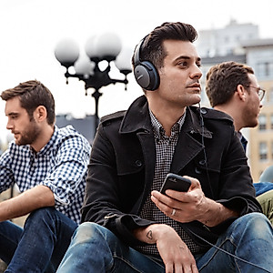 Bose QuietComfort 25 Acoustic Noise Cancelling Headphones for Apple devices - Black (Wired 3.5mm)