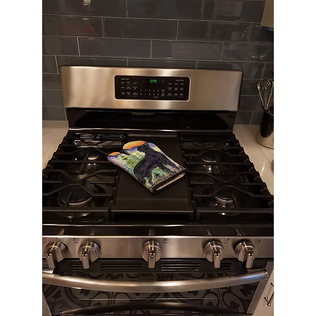 Caroline's Treasures SS8263OVMT Flat Coated Retriever Oven Mitt Heat Resistant Thick Oven Mitt for Hot Pans and Oven, Kitchen Mitt Protect Hands, Cooking Baking Glove