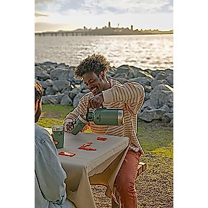 Stanley Classic Vacuum Growler, 64 oz Capacity, Stainless Steel, Hammertone Green (10-01941-063)