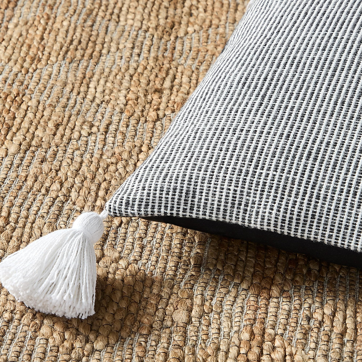 TOWN & COUNTRY TERRA Alara Indoor/Outdoor Decorative Pillow, 14"x20", Black/Ivory