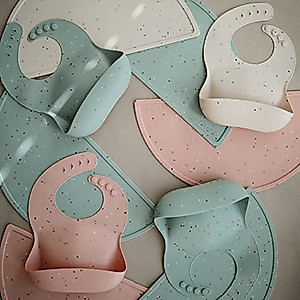 mushie Silicone Bib Meal Apron, Meal Bib, Baby Food with Pockets (Cambridge Blue Confetti)
