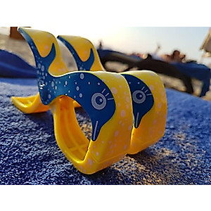 Multifunctional Clips Tuuli, Set of 4 Clothes Beach Towel Pegs, Design Pink Shark and Dolphin