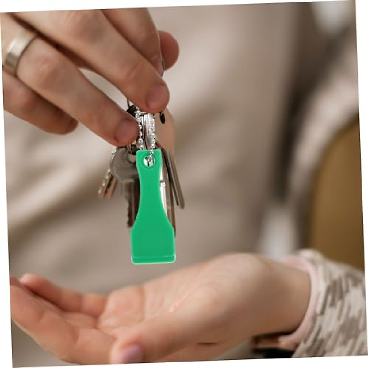 Sewroro 10pcs Scratch-Offs Label Remover Tool Label Stickers Scratch Tickets Plastic Scraper Tools Keychain Scratcher Thumb Keyring Scratcher Plastic Ticket Scratcher Abs Green