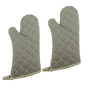 New Star Foodservice 32024 Commercial Grade Flame Retardant/Resistant Oven Mitts, up to 400F, 15-Inch, Set of 2