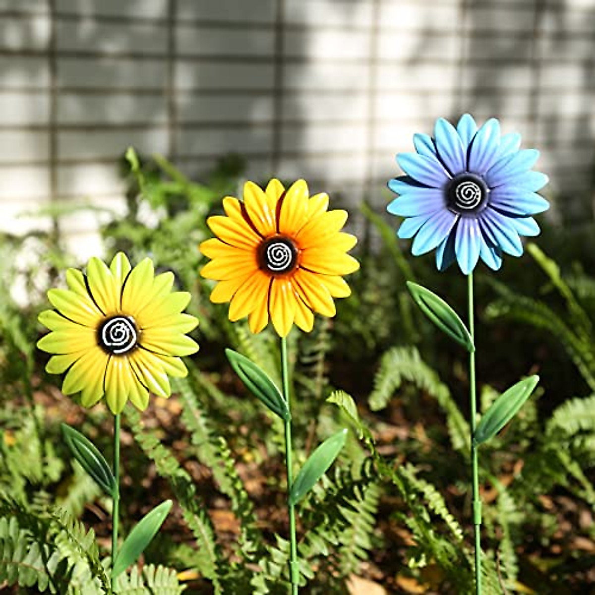 3PC Metal Flower Decorative Garden Stakes, Outdoor Garden Decor Shaking Head Sunflowers Glow in Spring Yard Art Fairy Decorations for Patio Lawn