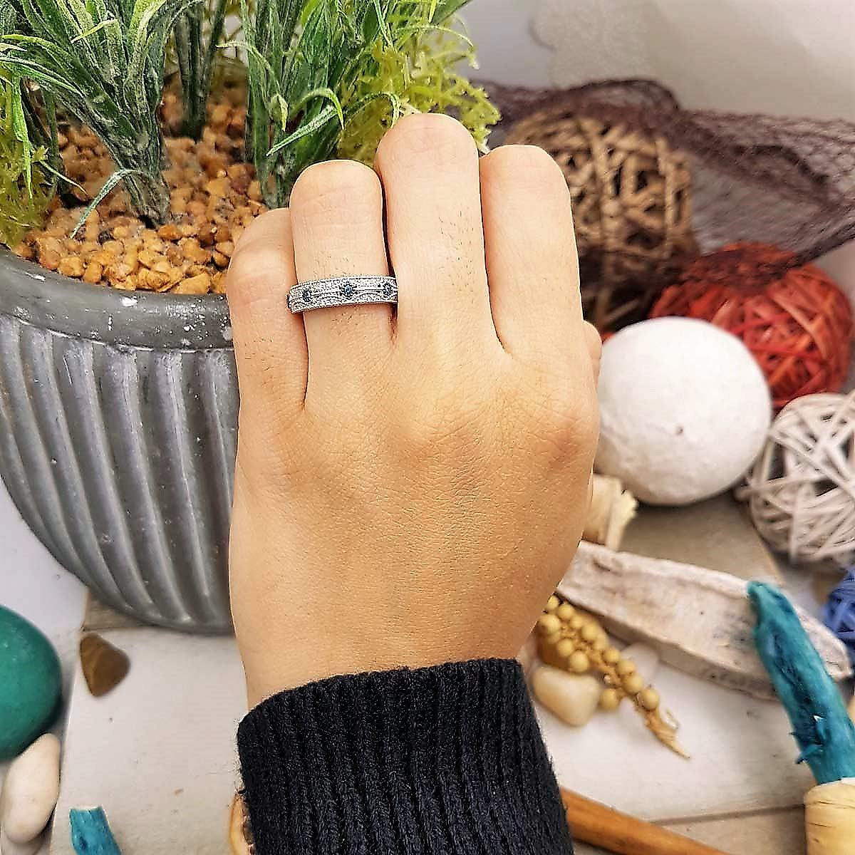 Dazzlingrock Collection 0.15 Carat (ctw) Sterling Silver Round Blue & White Diamond Ladies Vintage Wedding Band, Size 4