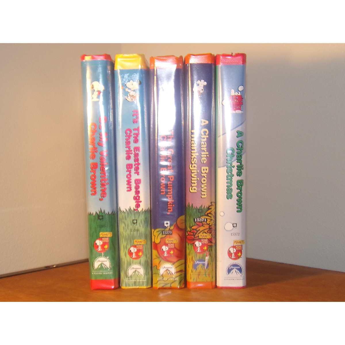 Peanuts Classic Holiday Collection (A Charlie Brown Christmas/A Charlie Brown Thanksgiving/It's the Great Pumpkin, Charlie Brown) + Inflatable Chair [VHS]