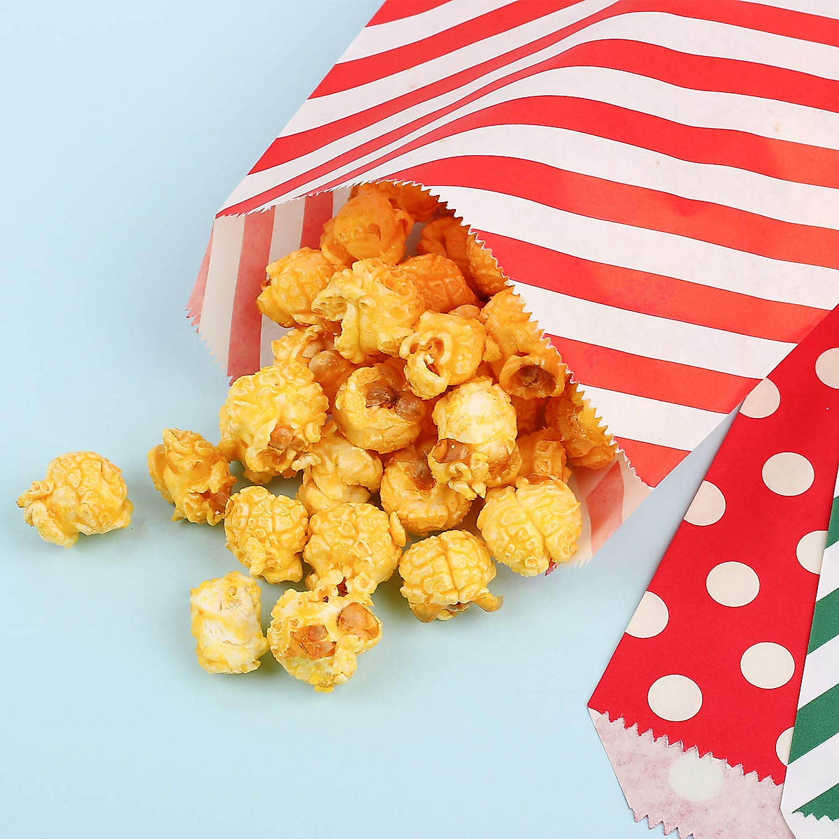 100 pieces Christmas Treat Bags Christmas Goodies Bags, Kraft Holiday Gift Bags Red Green Candy Buffet Paper Bags Xmas Holiday Party Favor Goody Bags