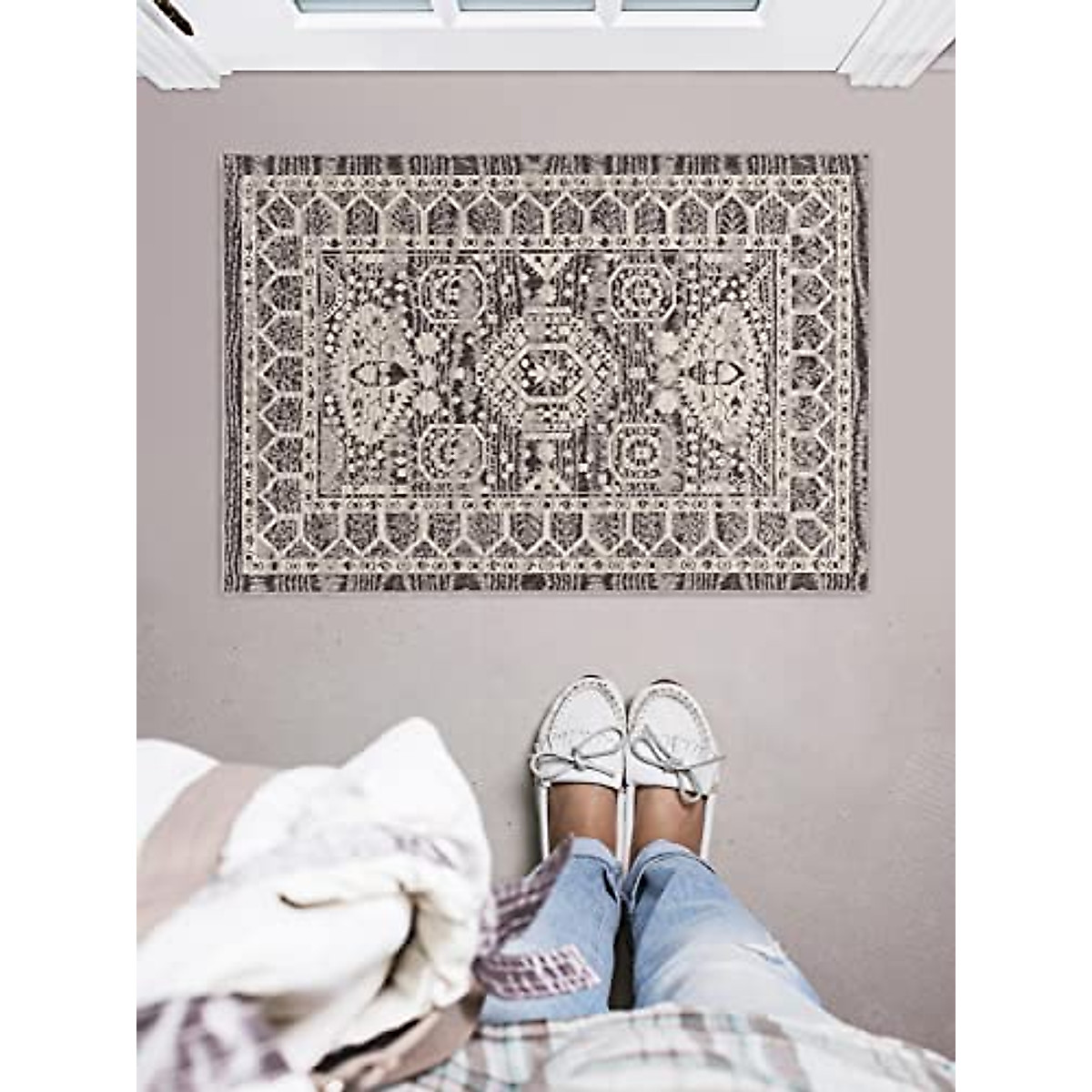 Linon Vintage Collection Grey Hamadan 2' x 3' Accent Rug