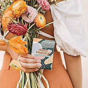 FLUYTCO Love Lingual: Spanish Couples Game - Card Game - 150 Conversation Starter Questions for Couples - to Explore & Deepen Connections with Your Partner - Date Night & Relationship Cards