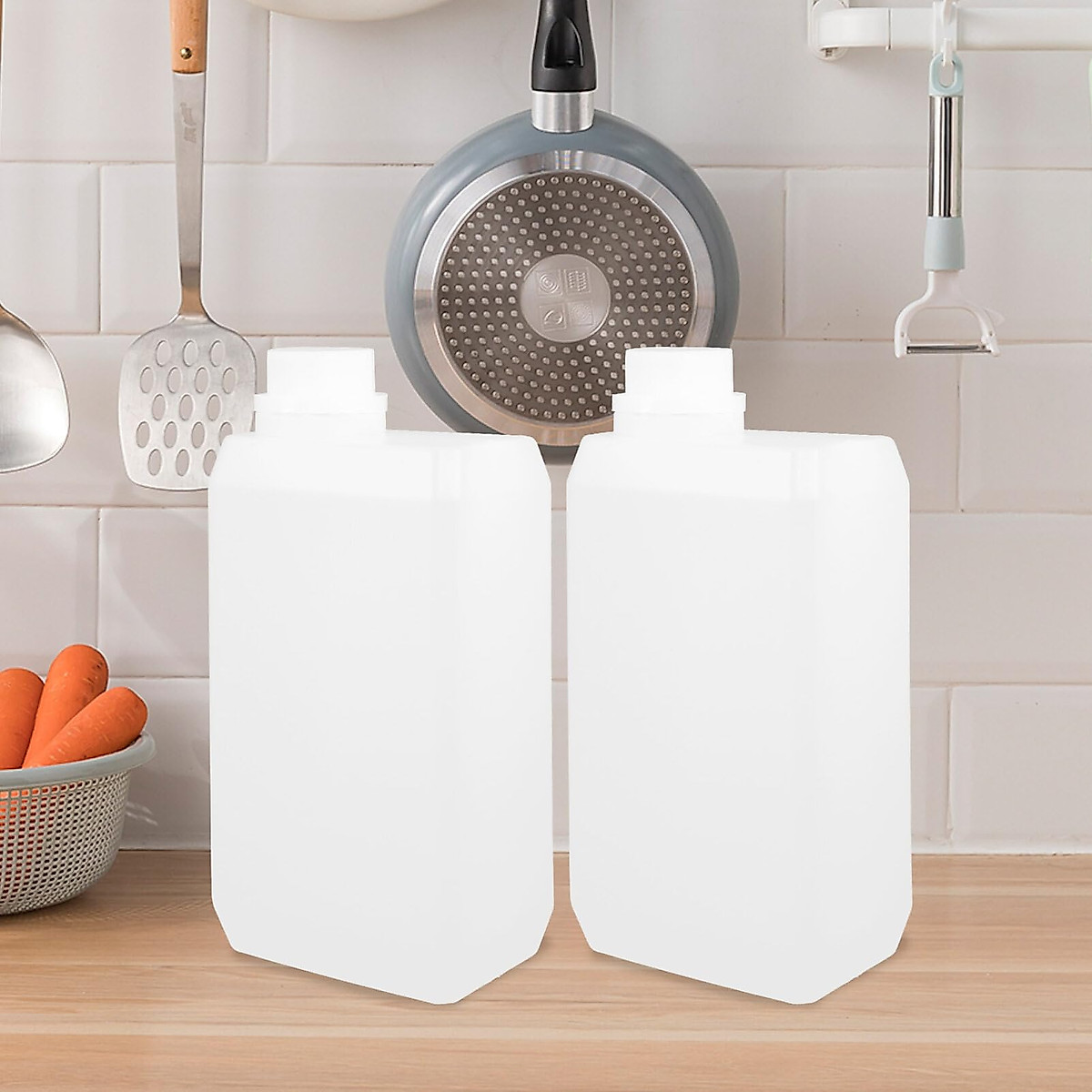 Baluue 1L Plastic Jug Bottle, High Capacity HDPE Plastic Gallon Jug with Leak-Proof Screw-On Cap Empty Refillable Water Jug Food Grade Liquids Container for Water Sauces Soaps Detergents