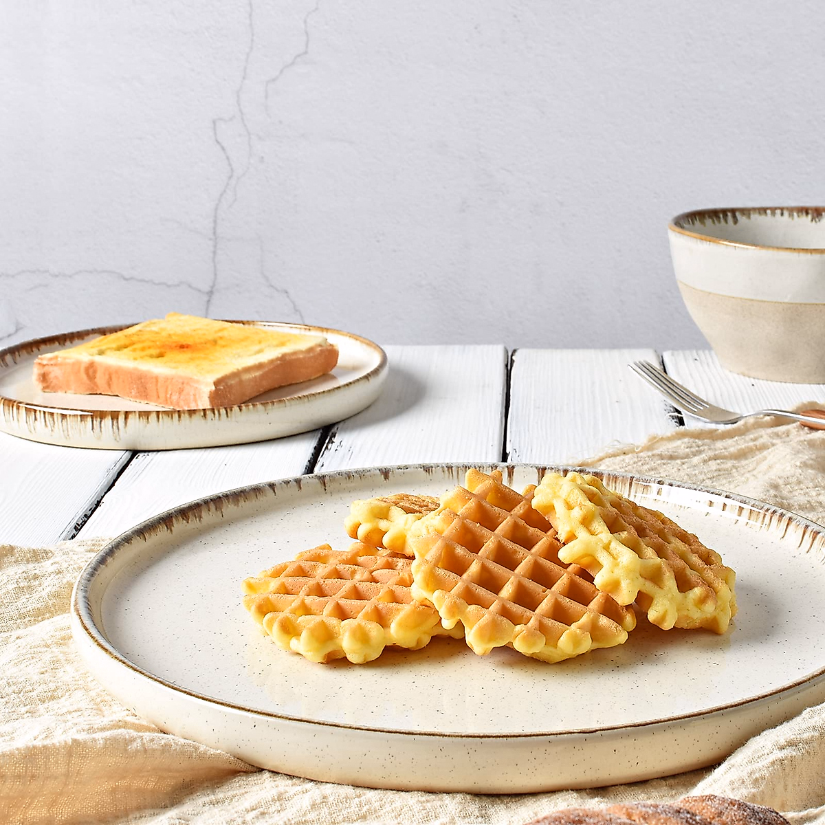 Bosmarlin Ceramic Dinner Plates Set of 4, Stoneware Plates for Salad, Pasta, Dessert, Microwave and Dishwasher Safe (Beige, 8.2 in)