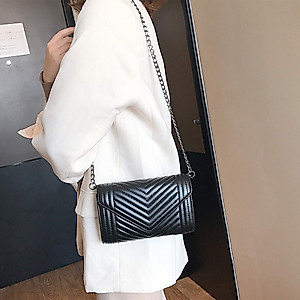 Small Leather Crossbody Bag for Women Clutch Purse Womens Handbag Black Crossbody Purse Designer Shoulder Bag wiht Chain Strap Quilted Cross Body Bags Phone Purses
