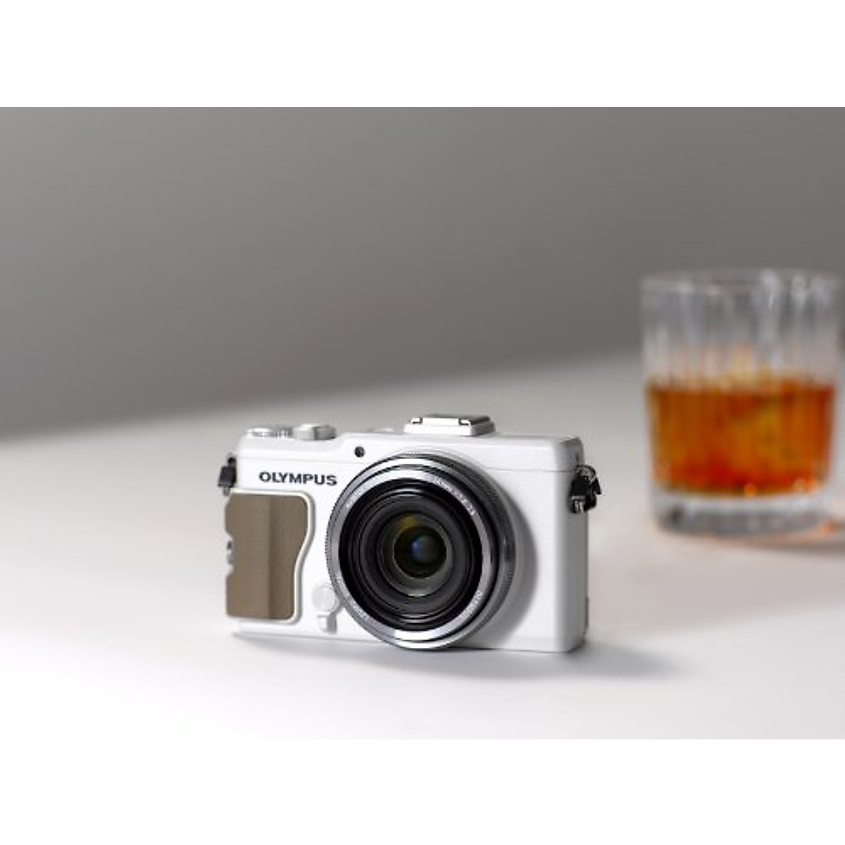 Olympus XZ-2 Digital Camera (White) - International Version (No Warranty)
