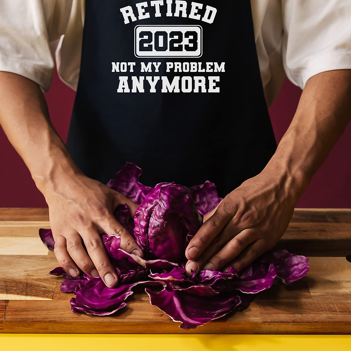 OzosKeiw Retirement Gifts for Men Women 2023, Funny Aprons for Men, Retired Apron for Cooking Grill Kitchen BBQ Grilling, Happy Retirement Gifts for Chef Husband Wife Dad Mom Friends