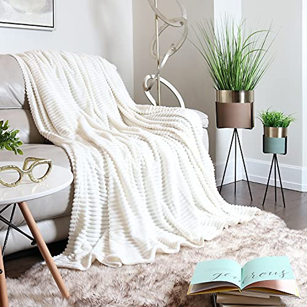 Clara Clark Cut Plush Fleece Throw Blanket - Twin Size - Lightweight Super Soft Fuzzy Luxury Bed Blanket for Bed - Machine Washable - (66x90) (White)