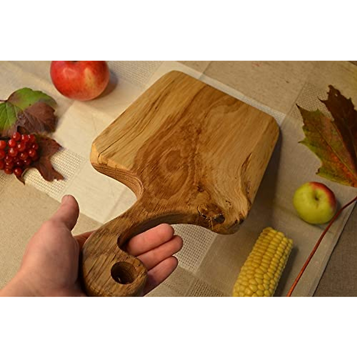 Rectangular wooden cutting board made of solid wood. Size: total length - 13.38 inches, width - 6.29 inches, thickness - 0.78 inches. The handle length is 4.72 inches.