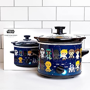 Uncanny Brands Star Wars 2-Quart Slow Cooker- Kitchen Appliance