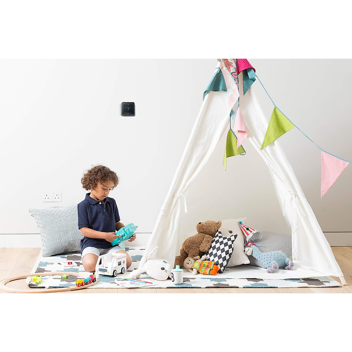 Honeywell Home RCHT8612WF T5 Plus Wi-Fi Touchscreen Smart Thermostat with 7 Day Flexible Programming and Geofencing Technology Black