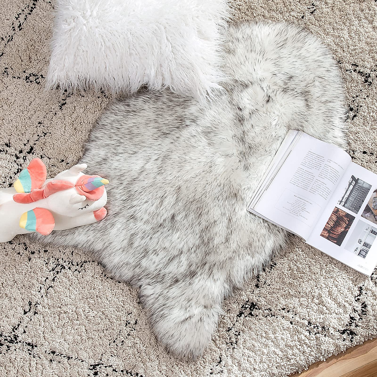 MIULEE Fluffy Rug Soft Shaggy Faux Fur Area Rug Luxury Plush Sheepskin Carpet for Bedroom Living Room Sofa Chair 2 x 3 Feet, Gradient Grey