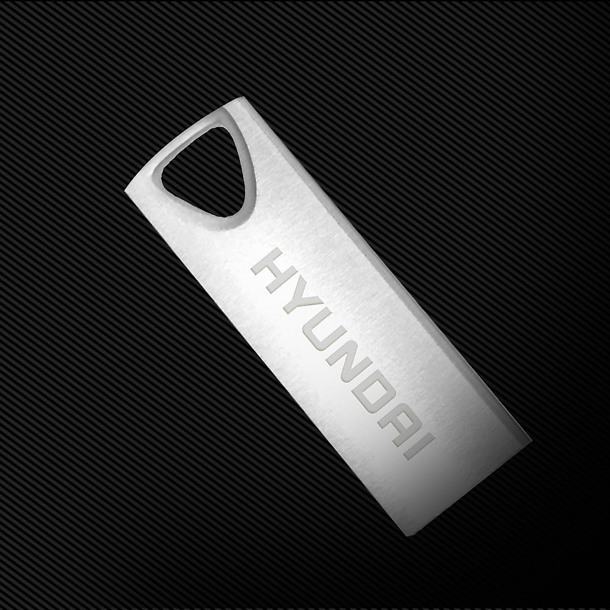 HYUNDAI Bravo Deluxe 16GB USB 2.0 Metal Flash Drive with Keychain - Max. Read Transfer Rate 10MB/s and Max. Write Transfer Rate 3MB/s [Silver] Components U2BK/16GAS