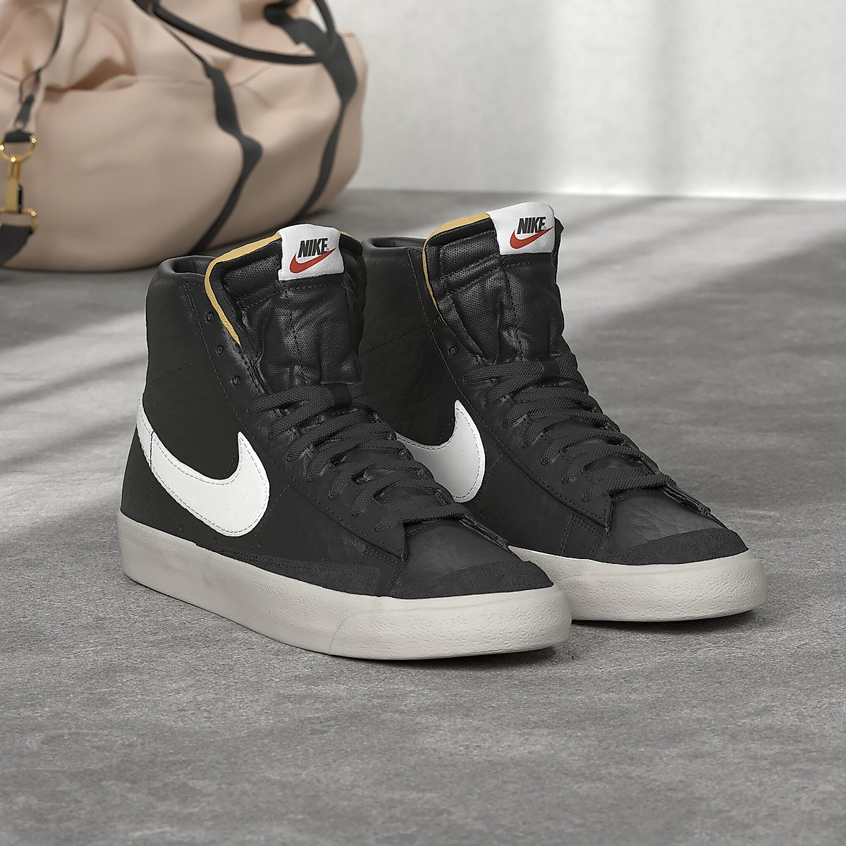 Nike Men's Blazer Mid '77 Vintage Shoe, Black White Sail Team Orange, 9.5