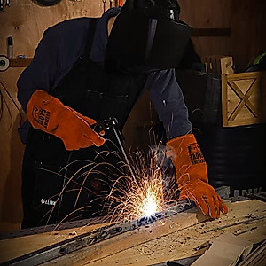 QeeLink Leather Welding Apron with 6 Pockets - Heat & Flame-Resistant Apron, 24'' X 42'', Adjustable M to XXXL (Black)