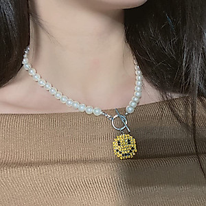 LecAit Pearl Necklaces for women Smiley Face Pearl Necklaces Face Pendant Necklace for Women Y2k Fashion Cute Smiley Toggle Pearls Necklace