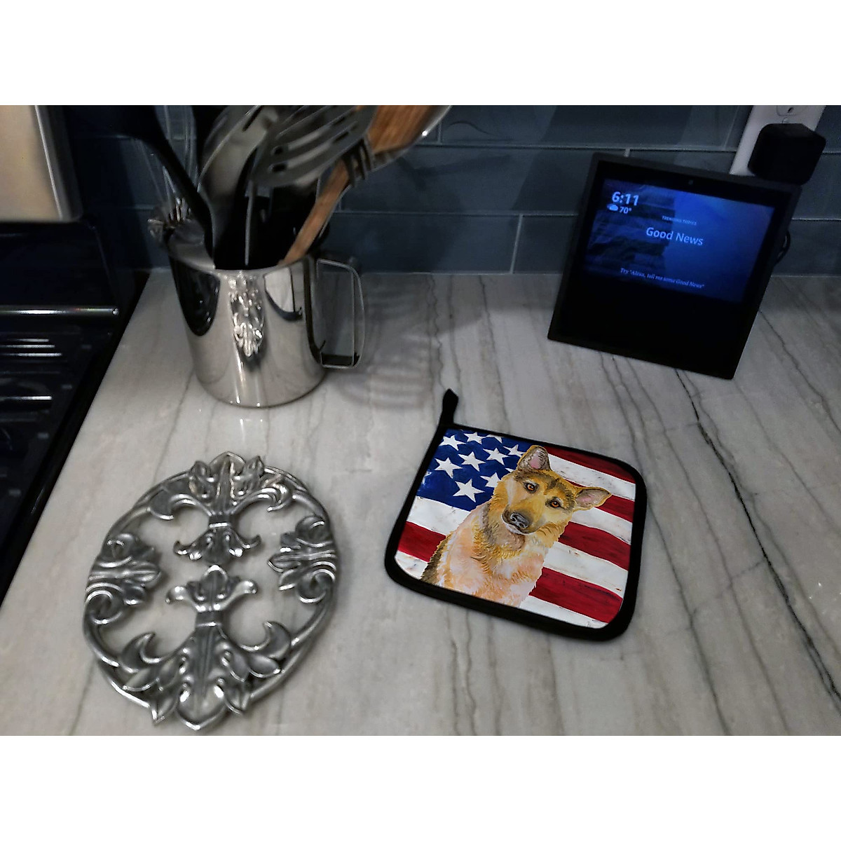 Caroline's Treasures BB9711PTHD German Shepherd #2 Patriotic Pair of Pot Holders Kitchen Heat Resistant Pot Holders Sets Oven Hot Pads for Cooking Baking BBQ, 7 1/2 x 7 1/2