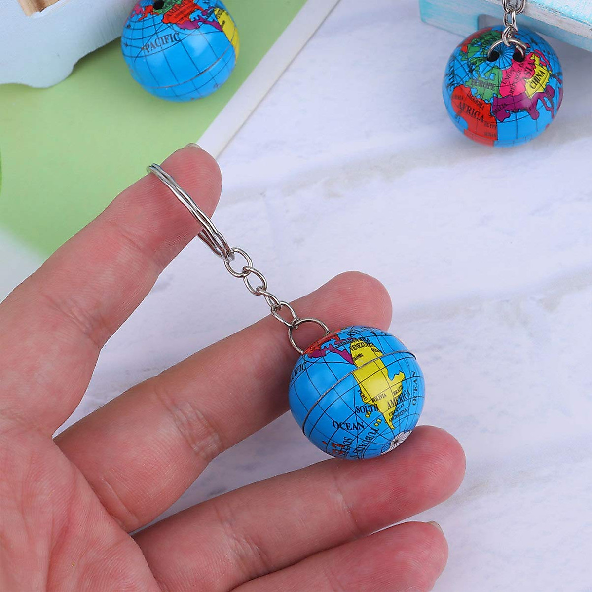 12Pcs Globe Keychains, Key Chains with Mini Globe World Planet Ear Theme Keyrings Globe Party Favors Globes for for Keys, Backpack, Pocket Book, 2.5cm