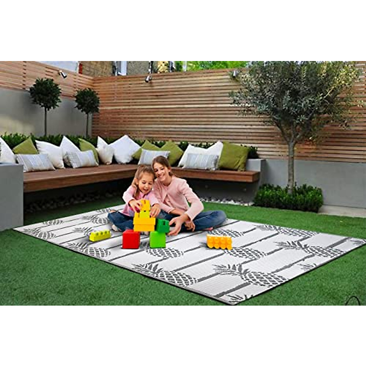 Healthy Choices Outdoor Area Rug - 4 x 6 ft - Waterproof, Fade Resistant, Reversible, Premium Recycled Plastic, Lightweight Floor Mat for RV, Patio, Deck, Picnic, Beach, Trailer, Camping - Silver