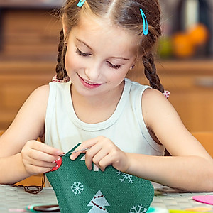 Kinlop 600 Pcs 4 x 4 in Christmas Fabric Bundles Christmas Fat Quarters Cotton Sewing Fabric Christmas Precut Fabric for Quilting Santa Snowflake Printed Fabric Scraps Bulk for Patchwork DIY Craft