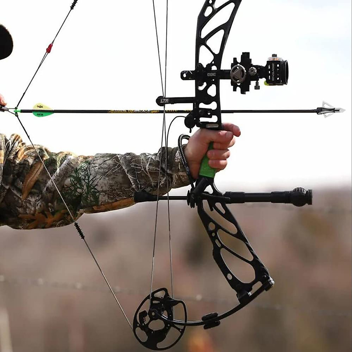 Archery Bowhunting Broadheads, Sinbadteck 12PK 3-Blade Hunting Broadheads 100 Grain Arrow Broadheads for Compound Bow Arrows and Traditional Bow Bowhunting, Pack of 12PCS (Black)