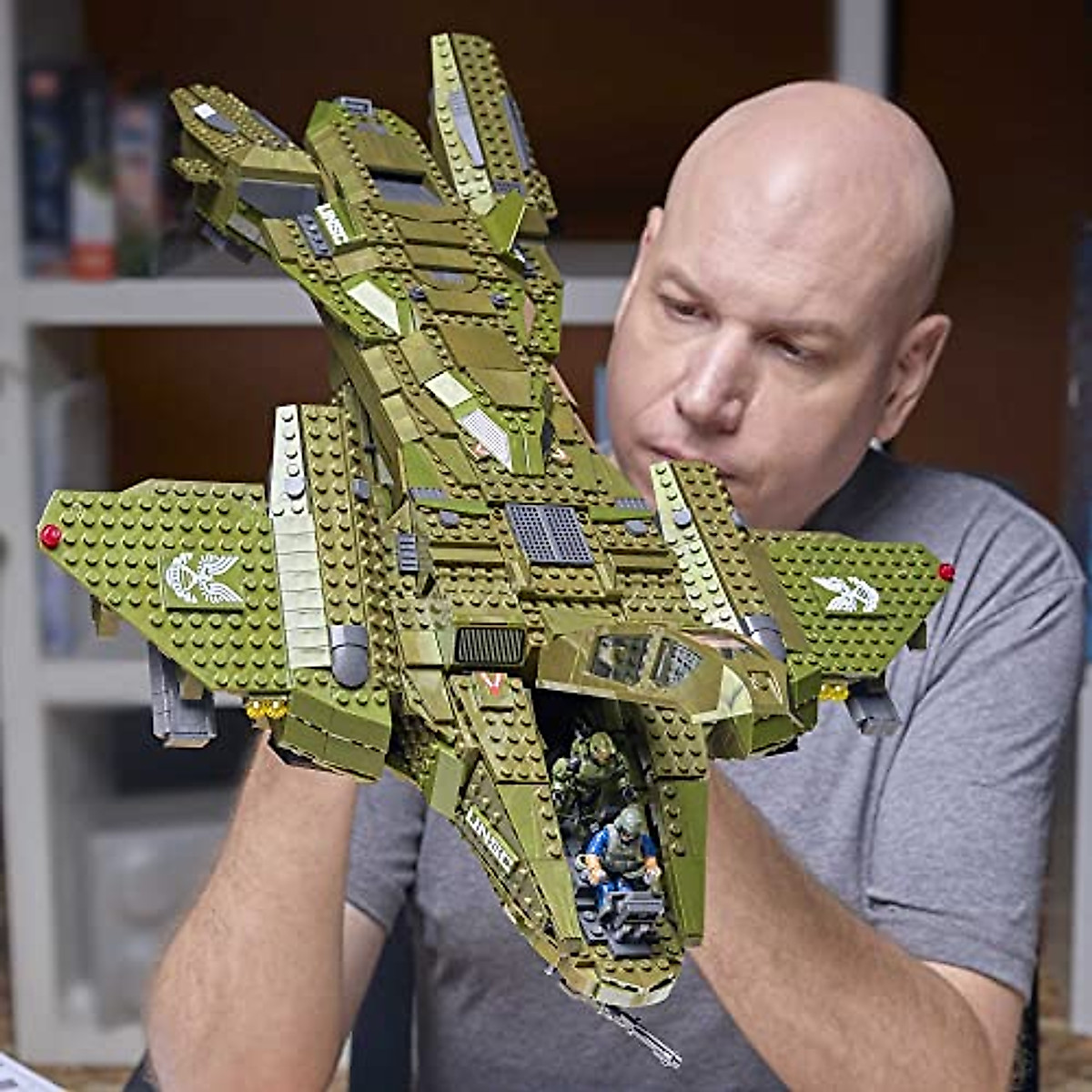 MEGA Halo Toy Building Sets, Pelican Inbound Vehicle with 2024 Pieces, 3 Micro Action Figures and Accessories, for Collectors