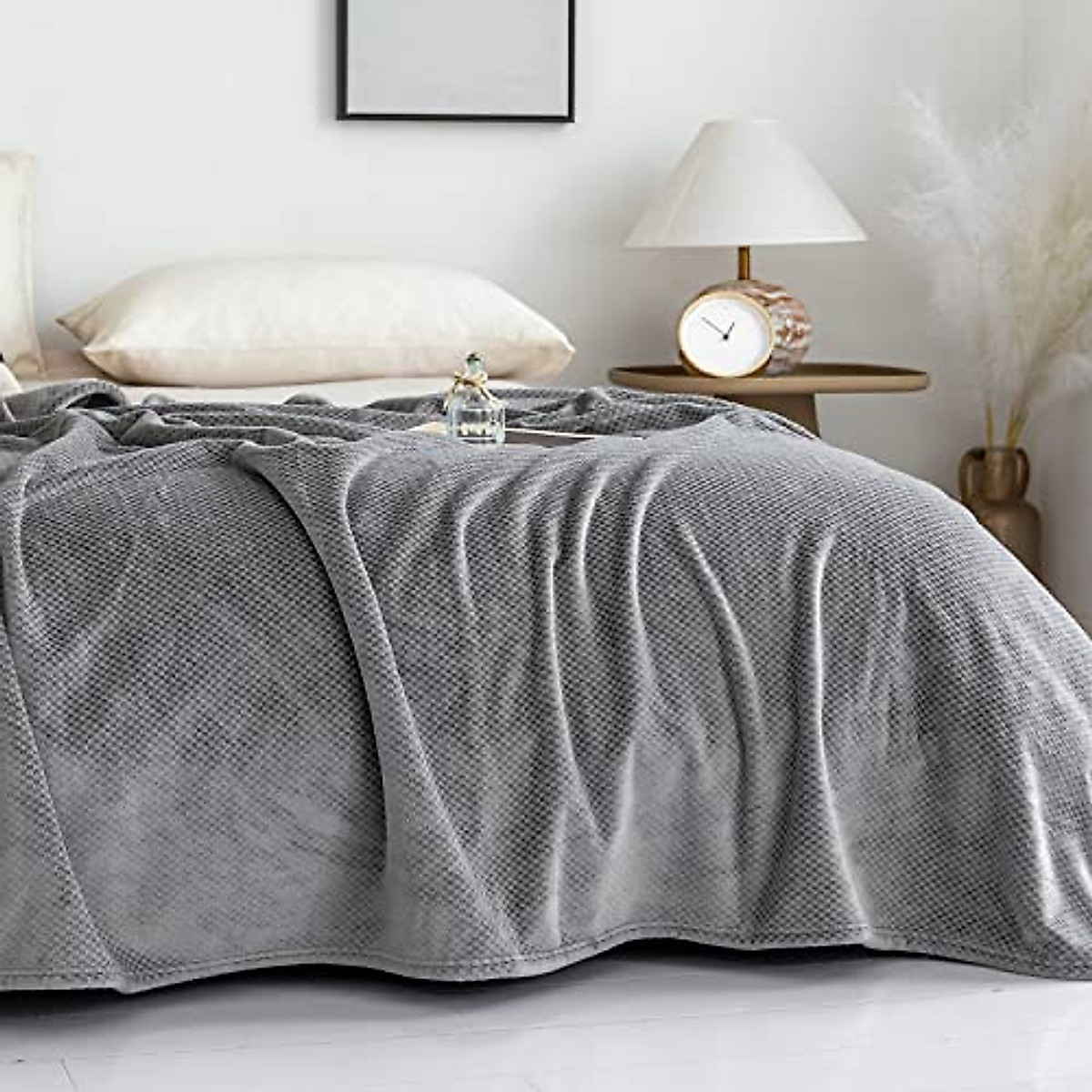 Qidordour Throw Blankets, Checkered Blanket, 60x80 Inch Flannel Fleece Jacquard Bed Throw, 310GSM Soft Microfiber Plush Fuzzy Cozy Luxury Bed Blanket for Couch, Sofa, Bedroom, Travel, Christmas, Grey