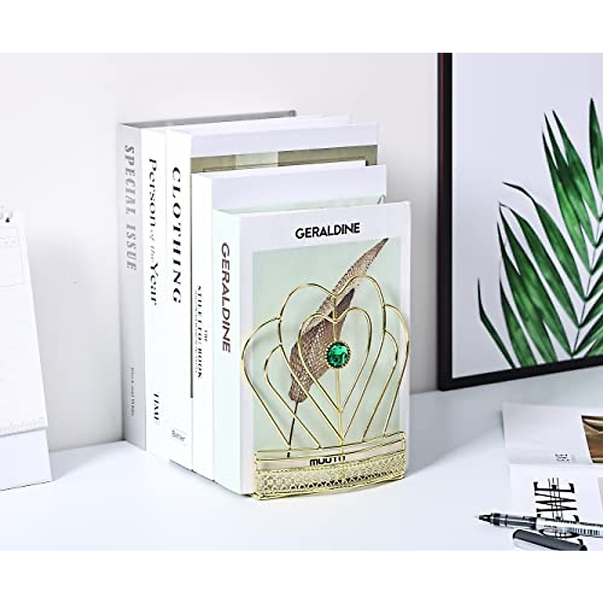 JIARI 1 Pairs Crown Bookends Decorative Metal Book Ends Supports for Bookrack Shelves, Heavy Duty, Book Holder Stopper for Books (Gold)